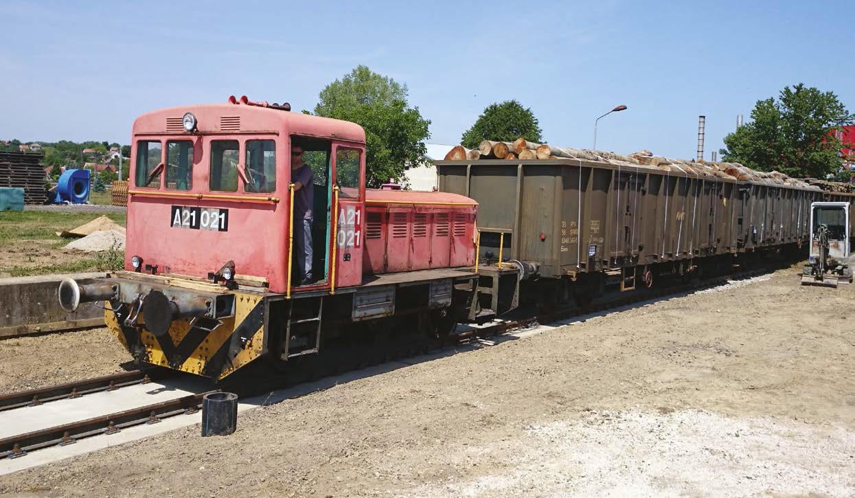 Rail scale in-motion weighing